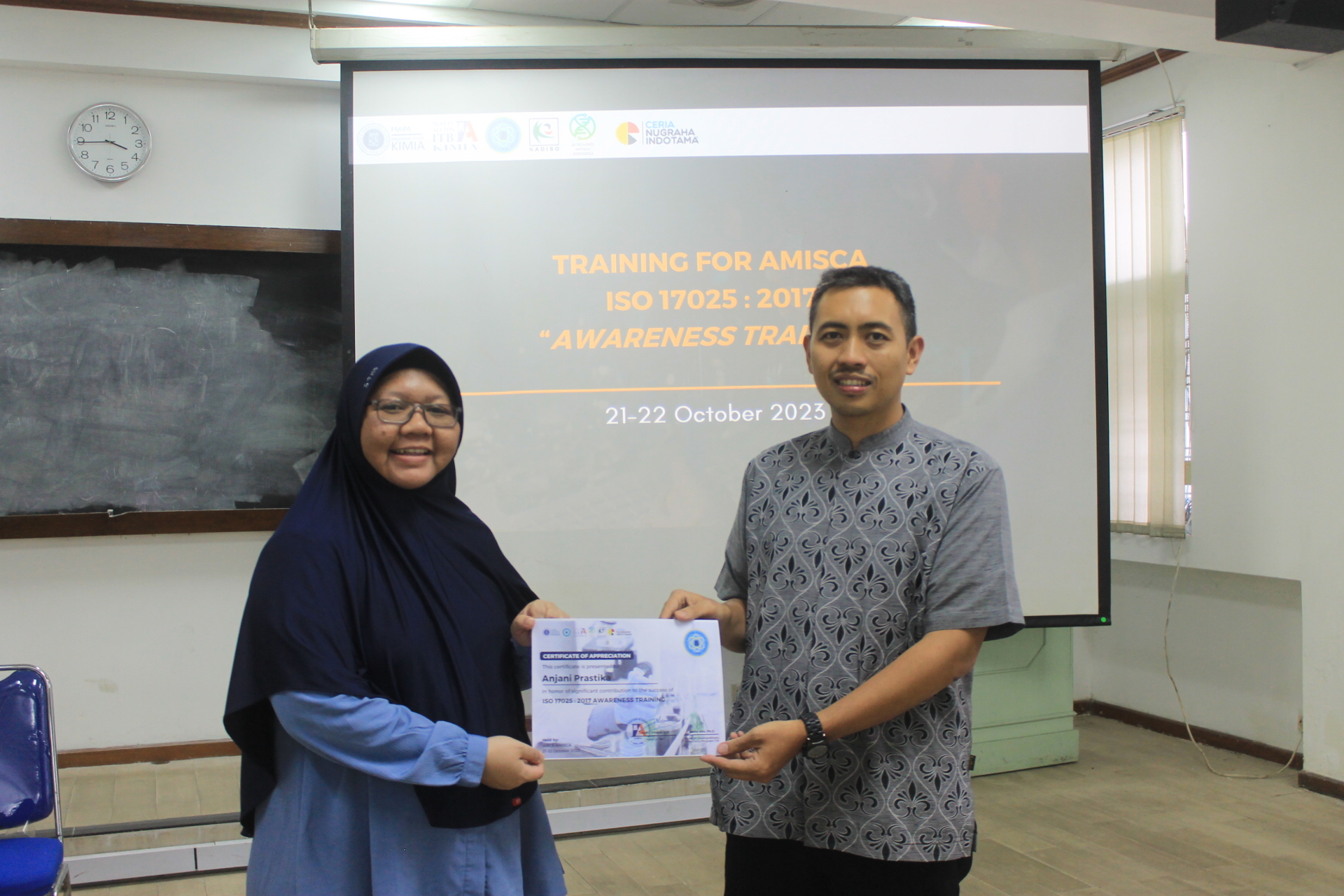 Prodi Kimia ITB bekerja sama dengan IAKI (Ikatan Alumni Kimia) ITB dan ...