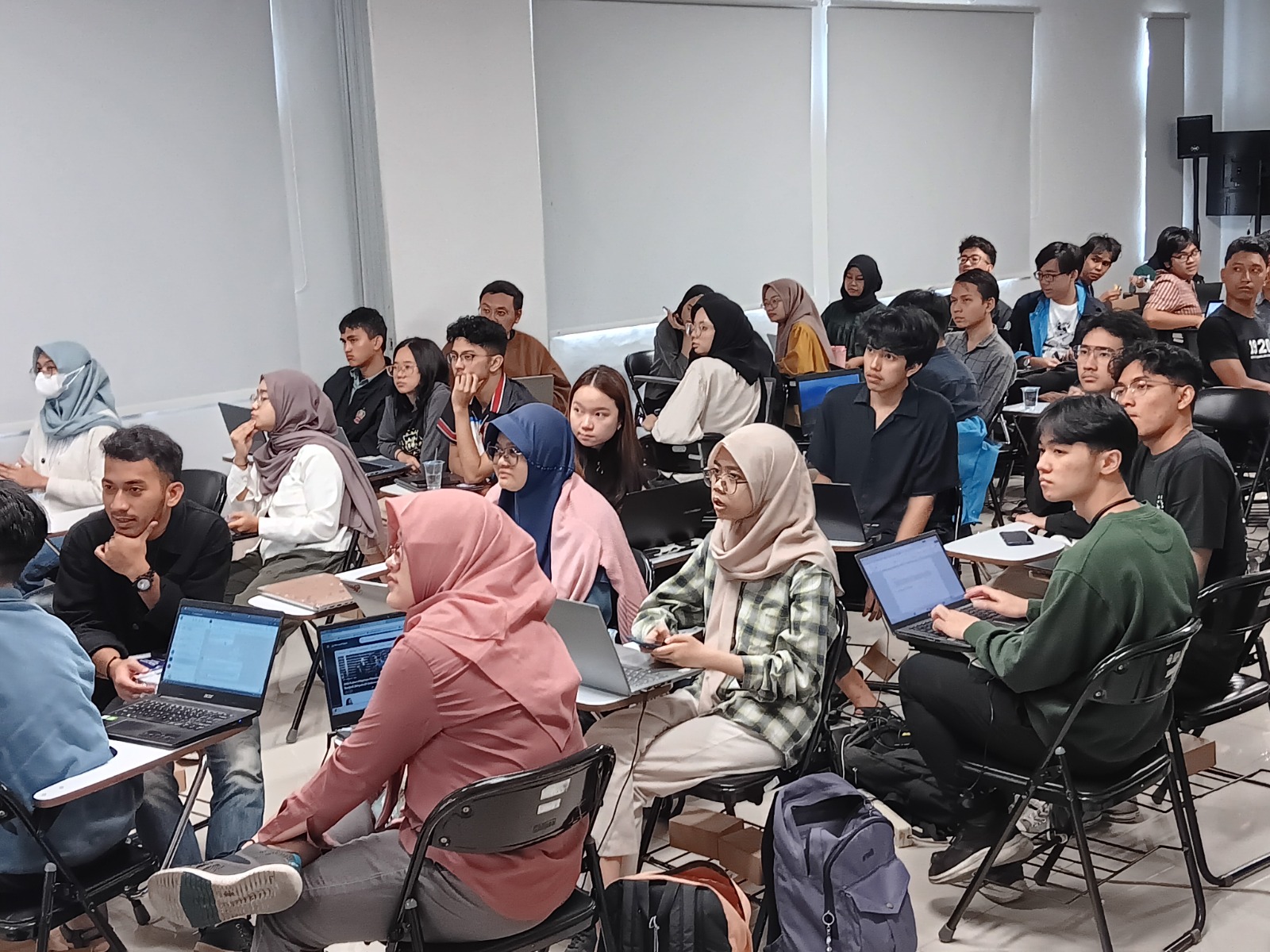Prodi Kimia FMIPA ITB, IAKI, dan HMK ‘AMISCA’ ITB berkolaborasi ...